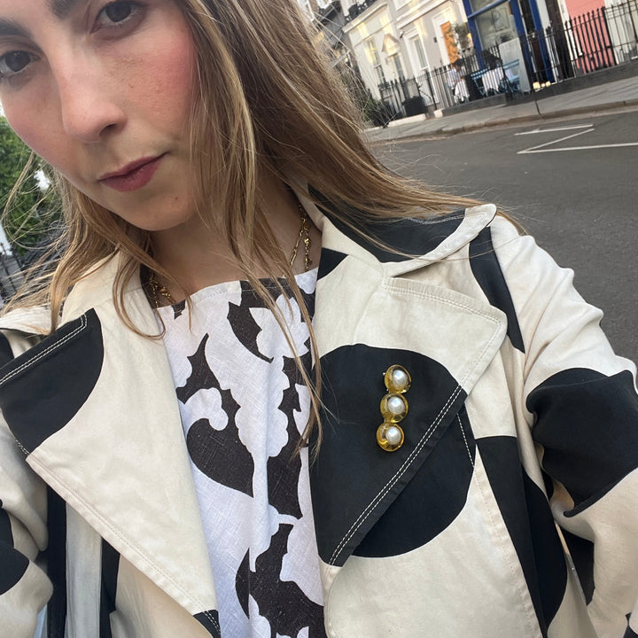 Amalia Aranguren wears the Cosmos Brooch - sandralexandra